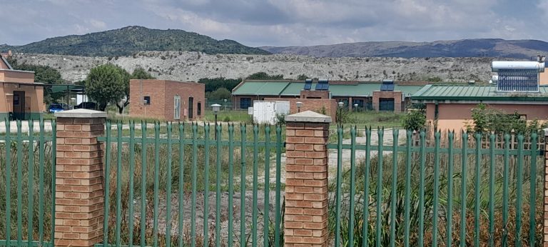 Clinic built by Lonmin may collapse because of Samancor mine - WWMP